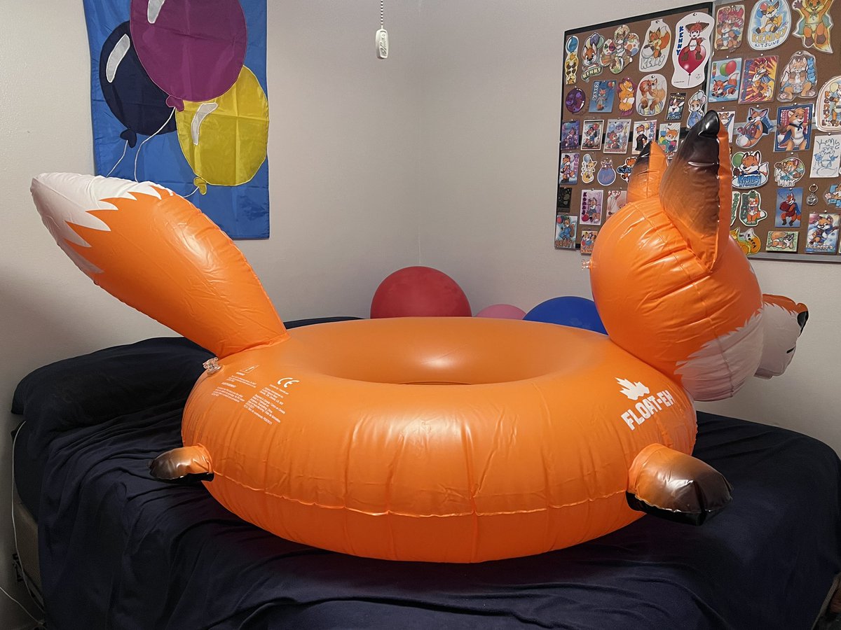 Lil Balloon Fops🎈🦊 on Twitter: "I bought this big foxy swim ring! Is adorable! FLOAT-EH Fox Pool ...