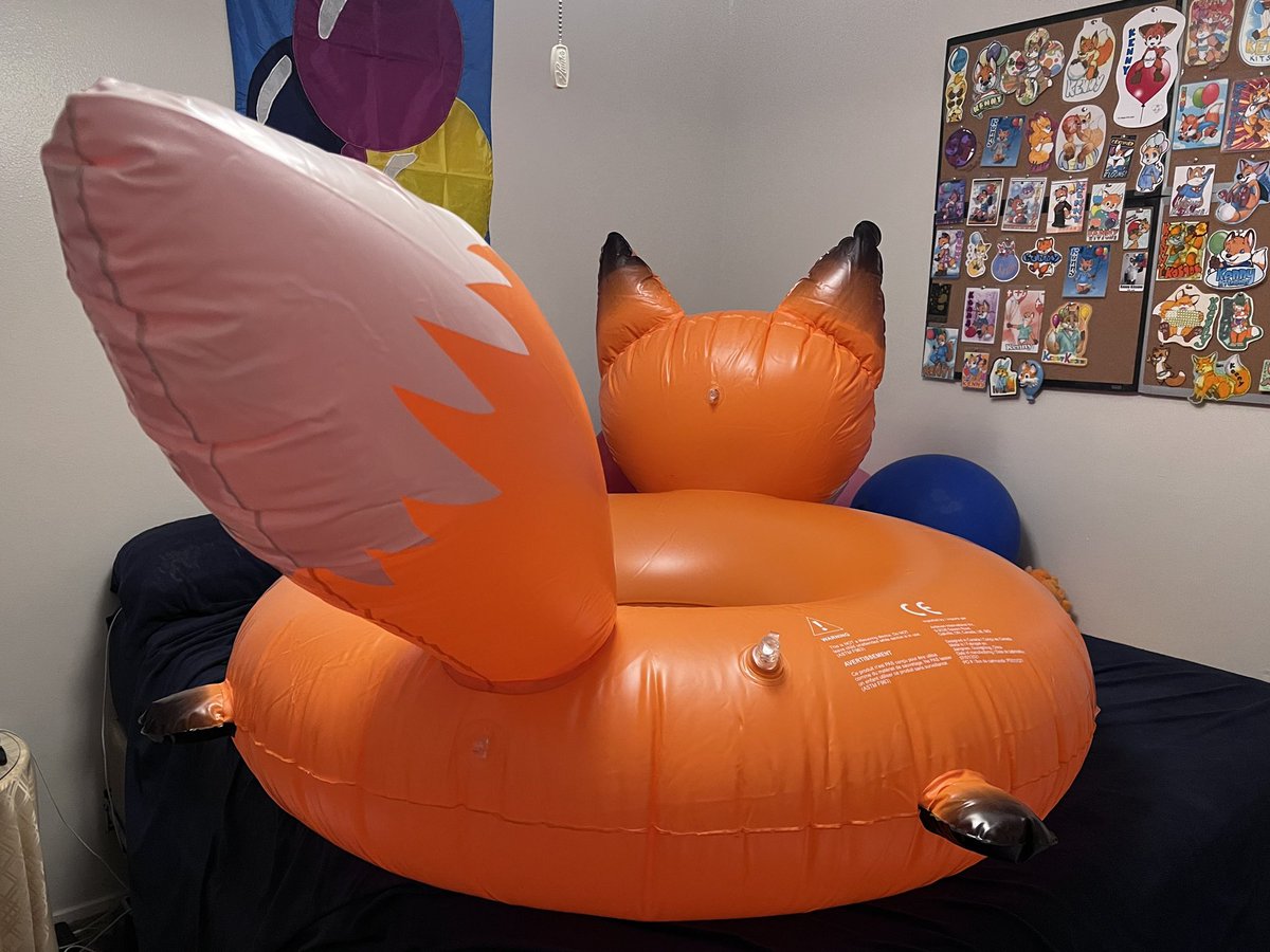 Lil Balloon Fops🎈🦊 on Twitter: "I bought this big foxy swim ring! Is adorable! FLOAT-EH Fox Pool ...