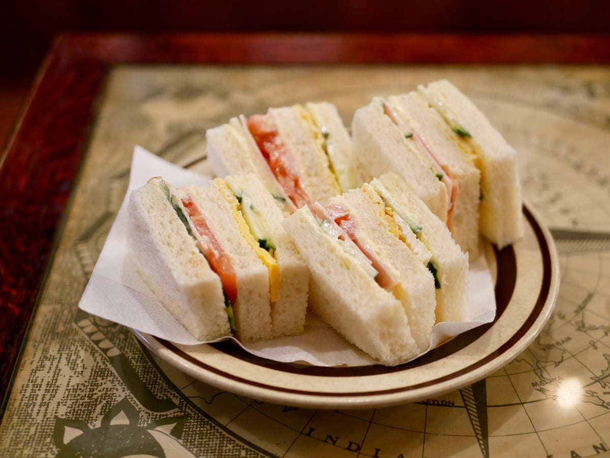 GINZA on Twitter: "【まとめ】80年代好きライターの純喫茶巡り。https://ginzamag.com/culture/cafex80smusic-index2/…"