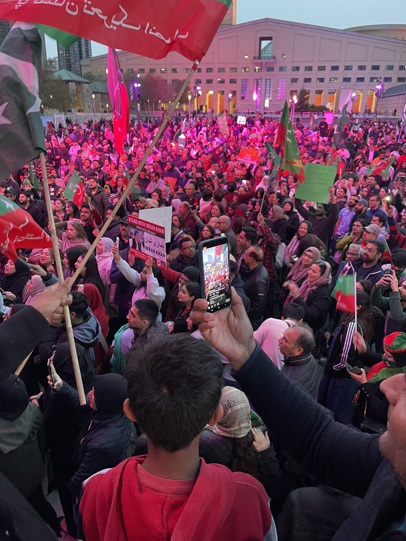 Ihtisham Ul Haq on Twitter: "Canada 🇨🇦, what a unity. Better than London & US. https://t.co ...