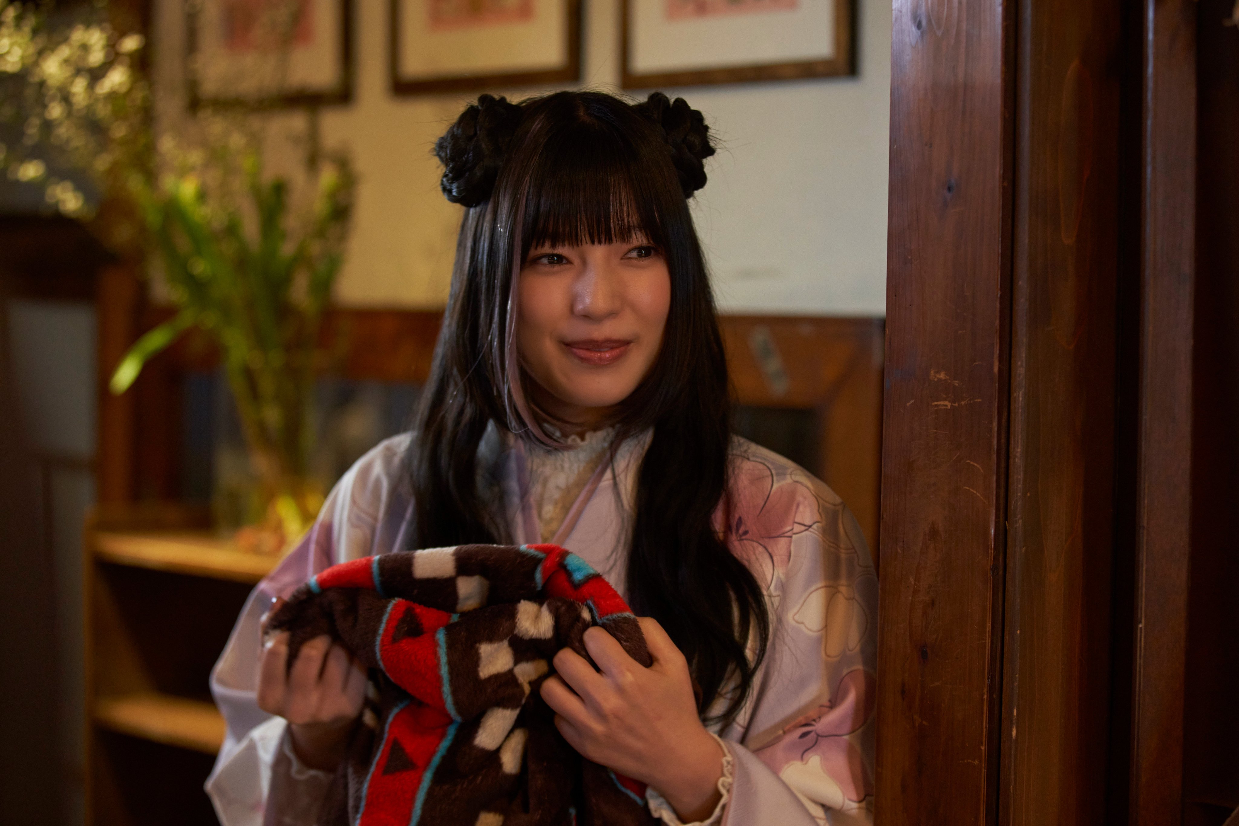 ドラマ「ガチ恋粘着獣」【公式】TVer&hulu配信中 on Twitter: "#ガチ恋粘着獣 第六話では、 琴乃の働くコンセプトカフェに コズミックがやってきます！ 琴乃の視線の先には ...