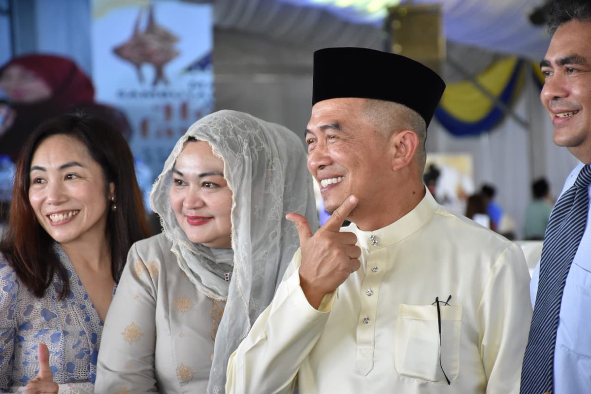 Mohd Nizom Sairi on Twitter: "Takbir Bergema Di Subuh Hari, Tanda Syawal Menjelma Kini; Jamuan ...