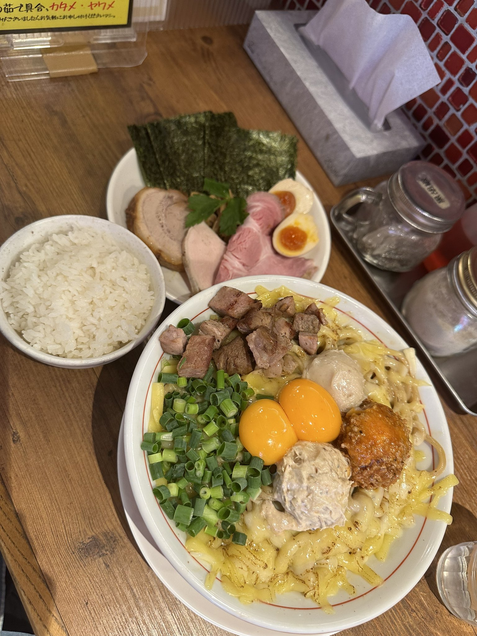 ラーメンバカの大学生髙橋 on Twitter: "麺屋58さん 俺のガッツ麺400g ライス 炙りチーズ 全力トッピング 生卵 早くも2回目のガッツ麺。 メイルさんが食べていた炙りチーズ ...