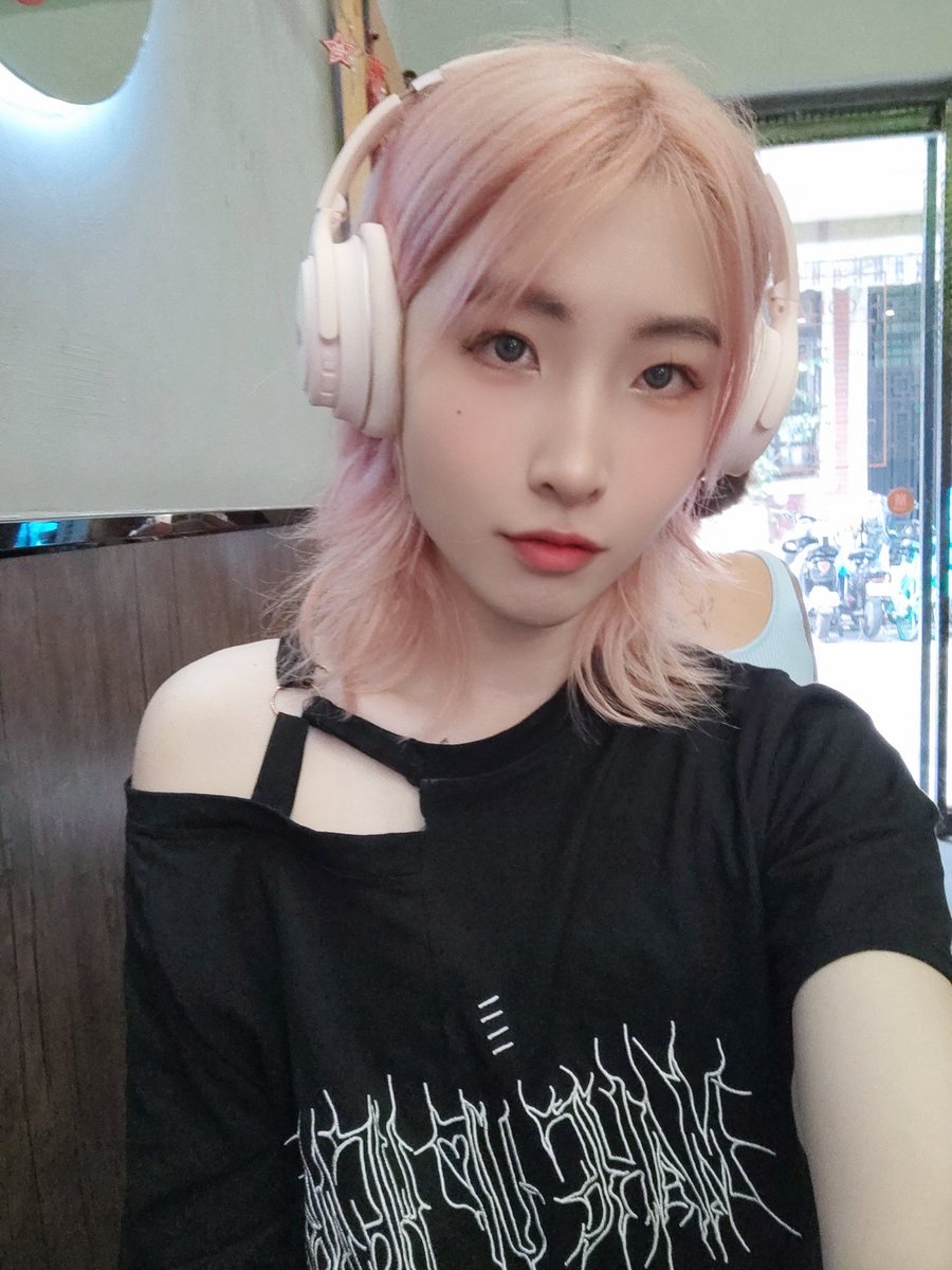 艾比小宝贝 ️ On Twitter 吃这个牛肉卷的时候脑子里总是冒出来昨晚吃🐔⑧的场景,以后该不会在街上一眼就被人认出来吧😒