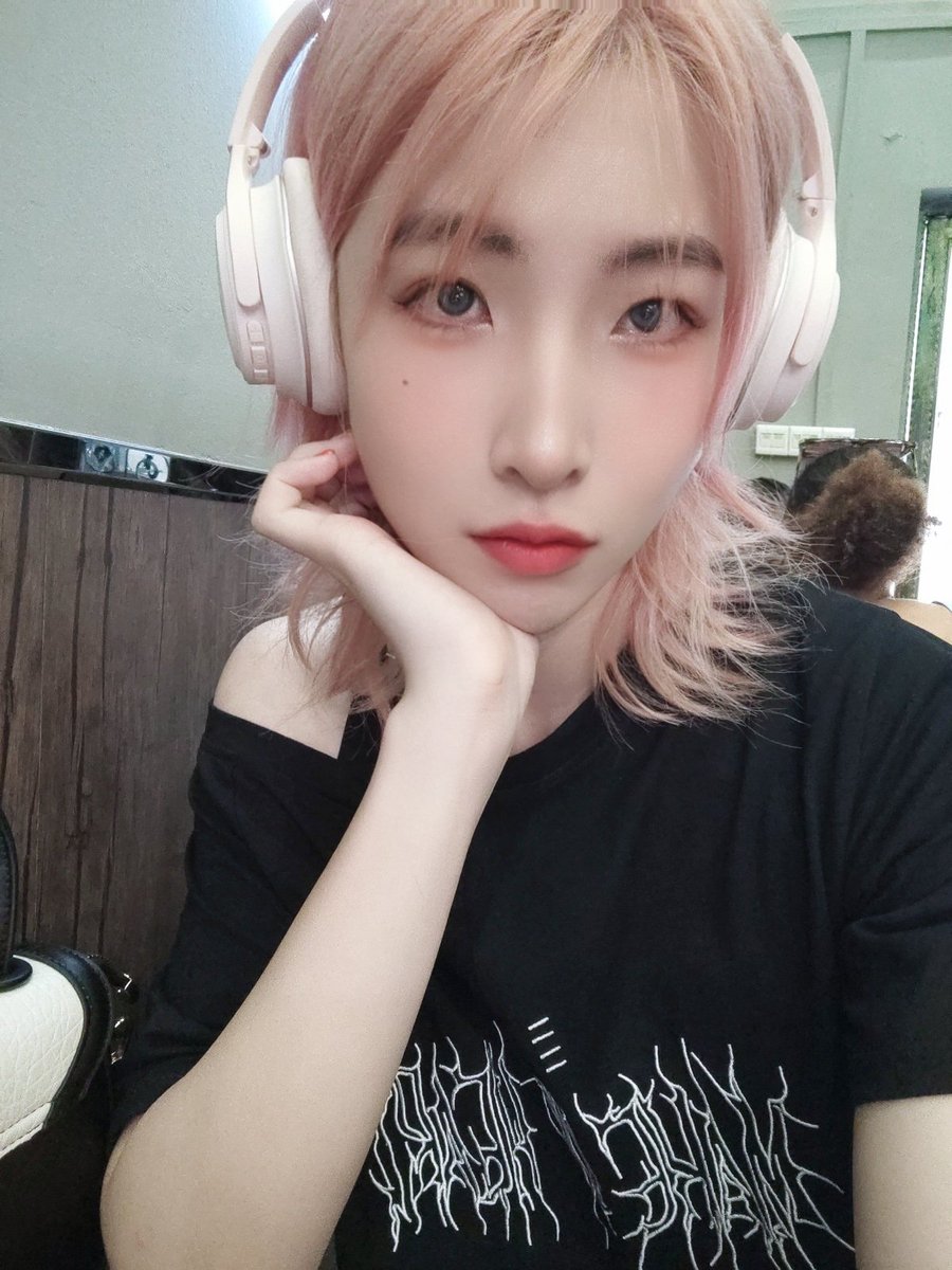 艾比小宝贝 ️ On Twitter 吃这个牛肉卷的时候脑子里总是冒出来昨晚吃🐔⑧的场景,以后该不会在街上一眼就被人认出来吧😒