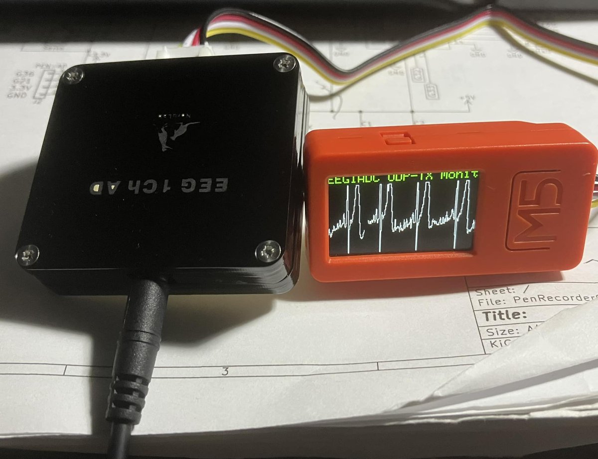 M5Stack on Twitter: "RT @KHloCSIavYLAiKZ: 脳波アンプの基本動作チェックで心電を計測。 M5StickC画面は脳波レベルに合わせているので表示レンジ ...