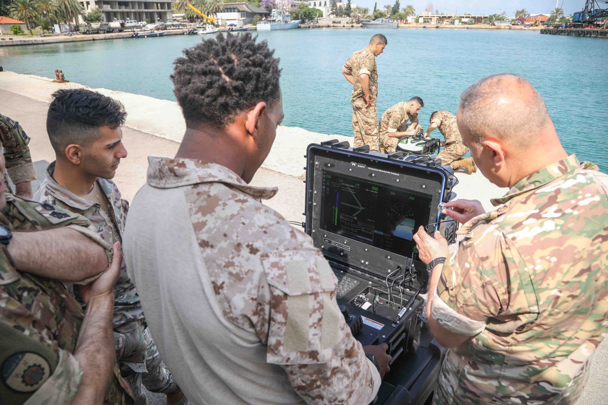 U.S. Naval Forces Central Command/U.S. 5th Fleet on Twitter: "🇱🇧⚓️🇺🇸 📸: Members of U.S. 5th ...