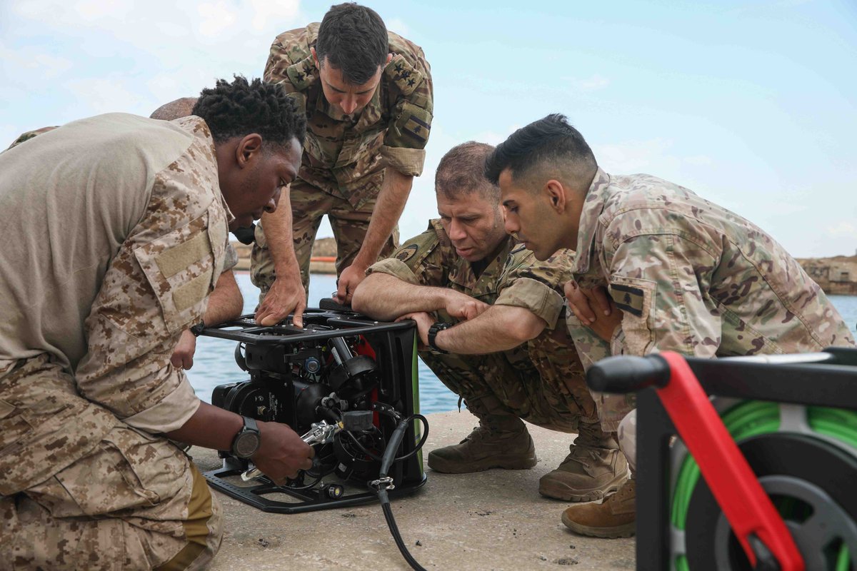 길혜경 on Twitter: "RT @US5thFleet: 🇱🇧⚓️🇺🇸 📸: Members of U.S. 5th Fleet's Task Force 56 and the ...