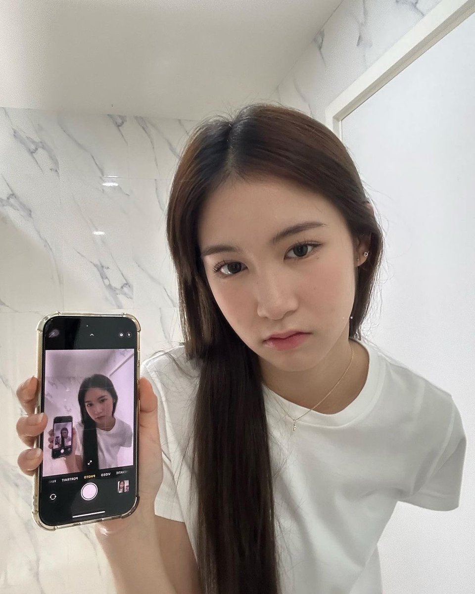 Peysaurus : #PaeyahBNK48 #PaeyahQRRA on Twitter: "— [ 🦕📸 ] peystagram post 🧁 fb : Paeyah BNK48 ...