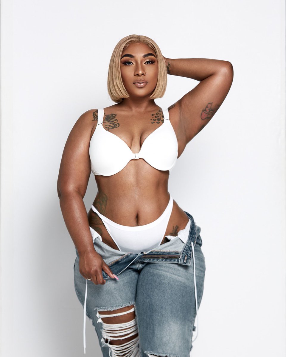 PrettyFace 🤎 on Twitter: "😏🫣"