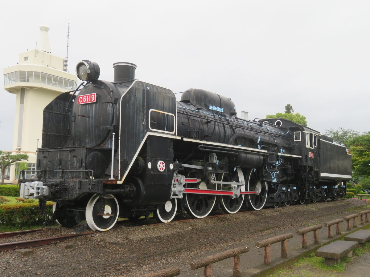 ほの国 on Twitter: "国分の城山公園のC61 19。近くの展望タワーから屋根部分も観察できる面白い車両でよくここまで運んだなあと(徒歩で行ってクッソ疲れた) #保存車の記録"