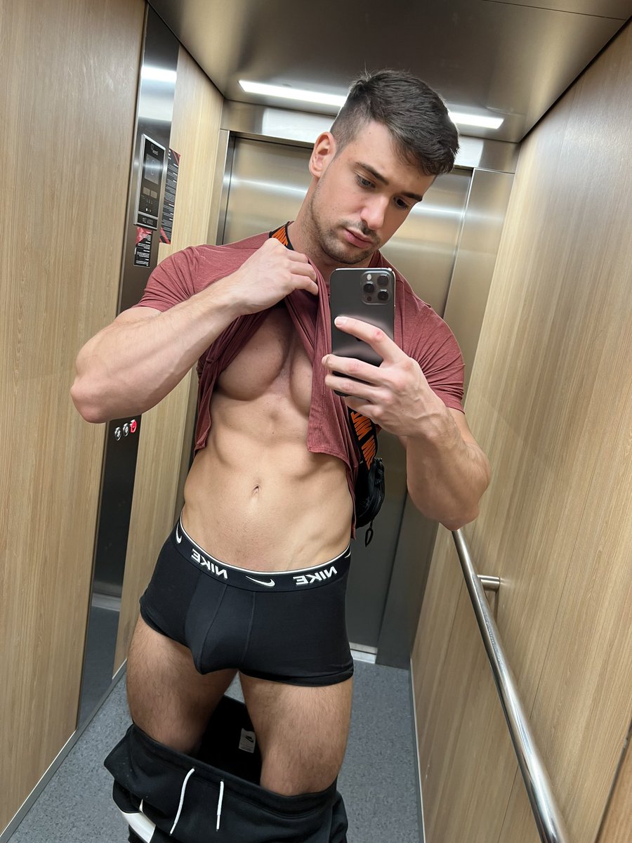 Niccolo on Twitter: "Retweet if you would stuck in the elevator with me 🤫 http://onlyfans.com ...