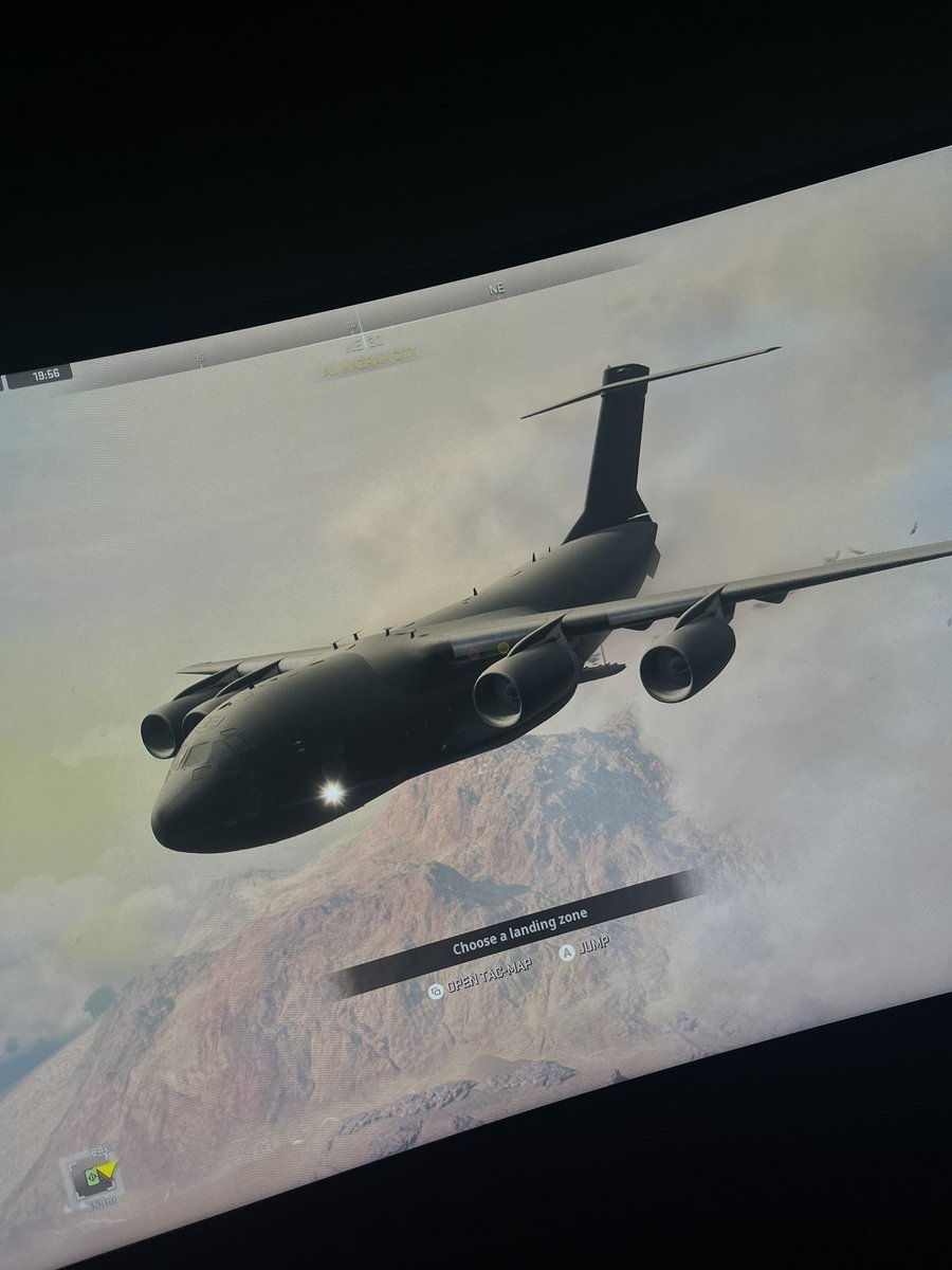 Attack on Twitter: "Sand ass plane"