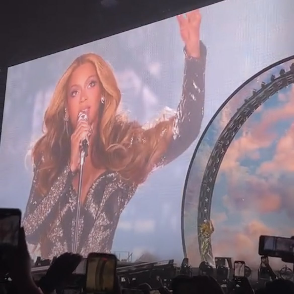 Pop Tingz on Twitter: "Beyoncé has begun with “Dangerously in Love” on ...