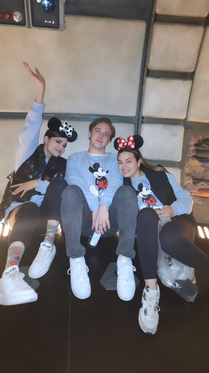 Sofia Carson Info | Fan Account on Twitter: "📸 Novas fotos de Sofia Carson, ontem (09), nos ...