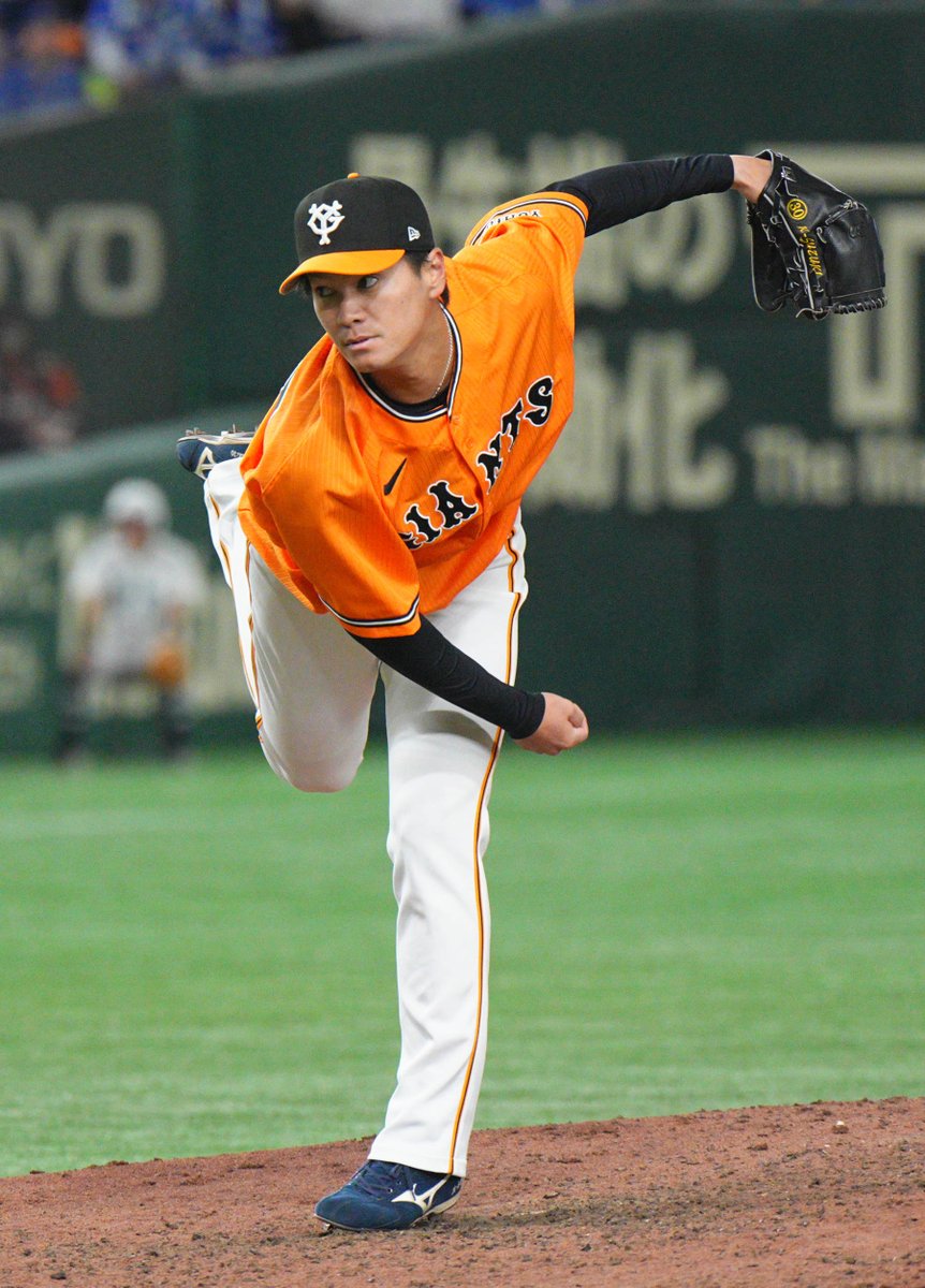 読売巨人軍（ジャイアンツ） on Twitter: "#巨人🆚#DeNA（#東京ドーム） 【八回】巨5-4De 四番手は #中川皓太 投手が二死三塁とし #鈴木康平 投手に交代。暴投で1点を ...