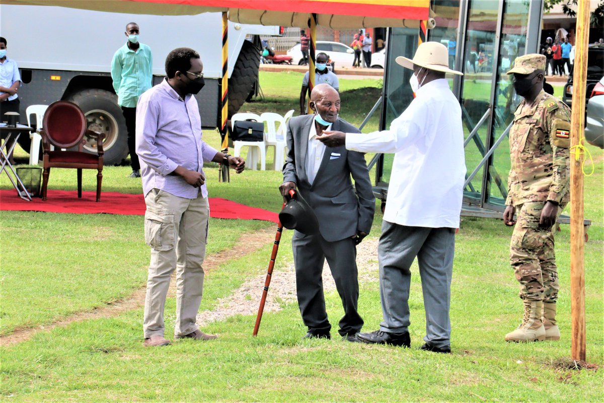 Uganda Investment Authority on Twitter: "President @KagutaMuseveni meets an Old Boy from their ...