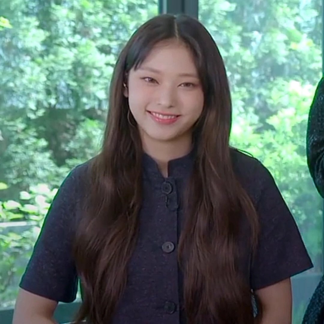 h. on Twitter: "she's just too pretty"