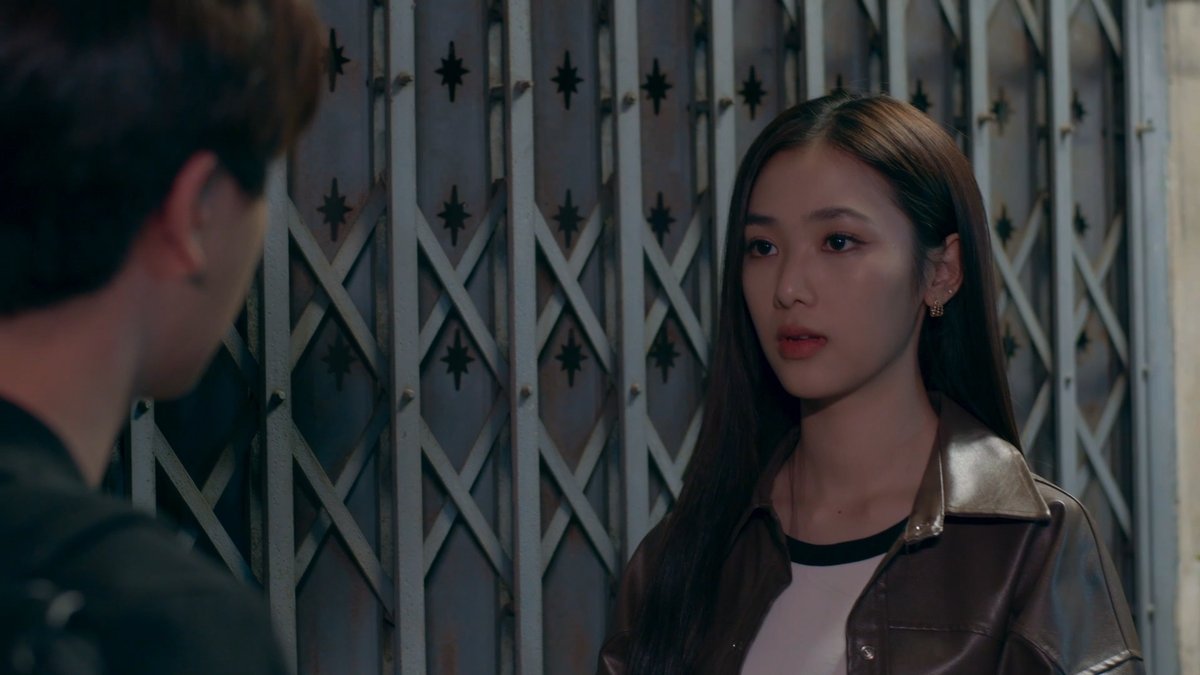 GMMTV on Twitter: "ถึงเวลาวินต้องหนีแล้ว #DoubleSavageEP11 #GMMTV @perthppe @filmracha"