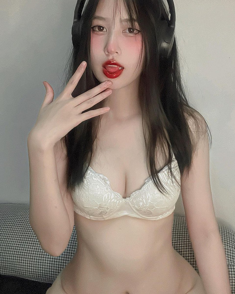 GIF on Twitter: "Ig..yunne.uwu"