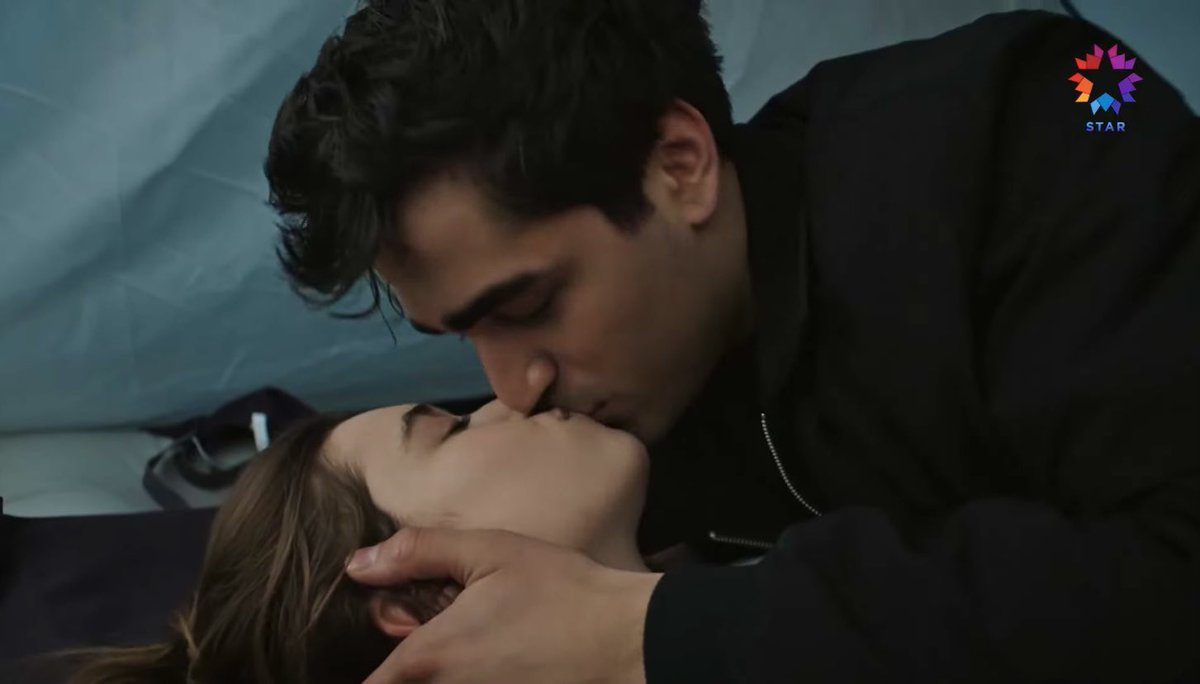 Marwa Ben Rabeh on Twitter: "The way he stops for a second above her lips waiting for her & she ...