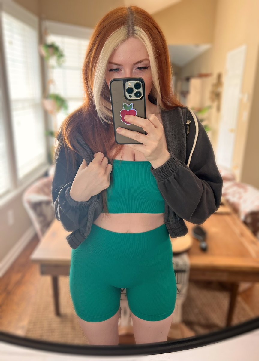 Voxy on Twitter: "Everyone needs a good “running errands” outfit 😛"