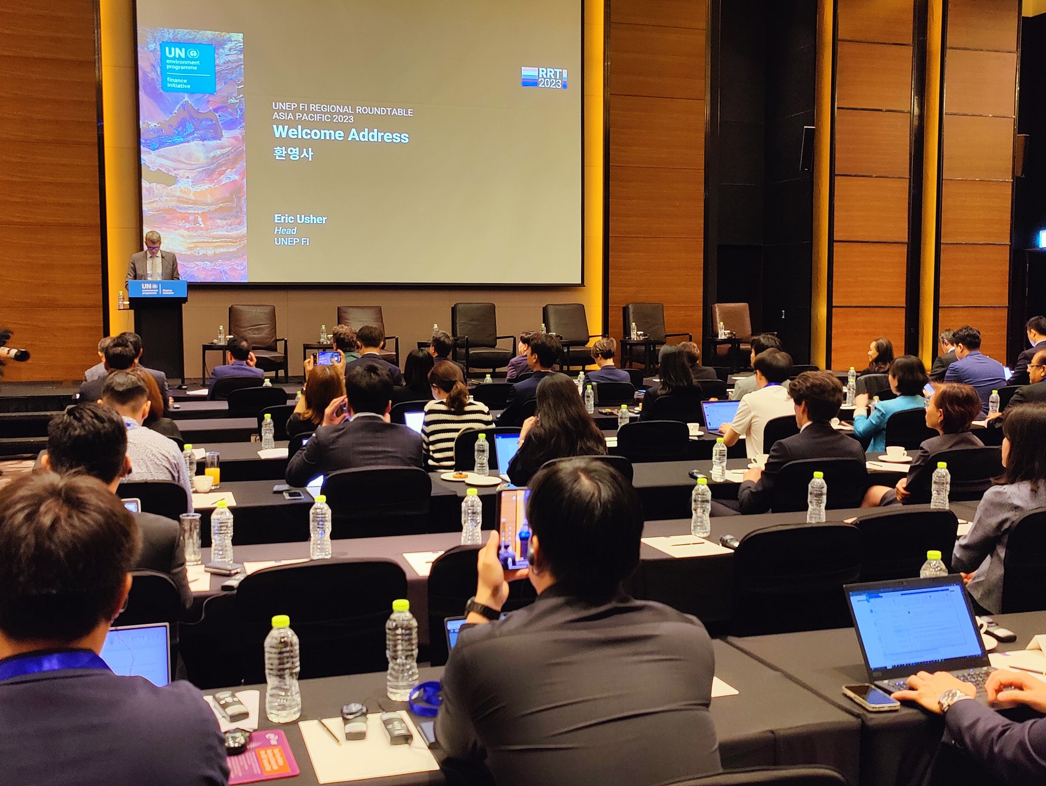 UNEP FI on Twitter: "@EricPUsher kicks off the UNEP FI Regional Roundtable Asia Pacific in Seoul ...