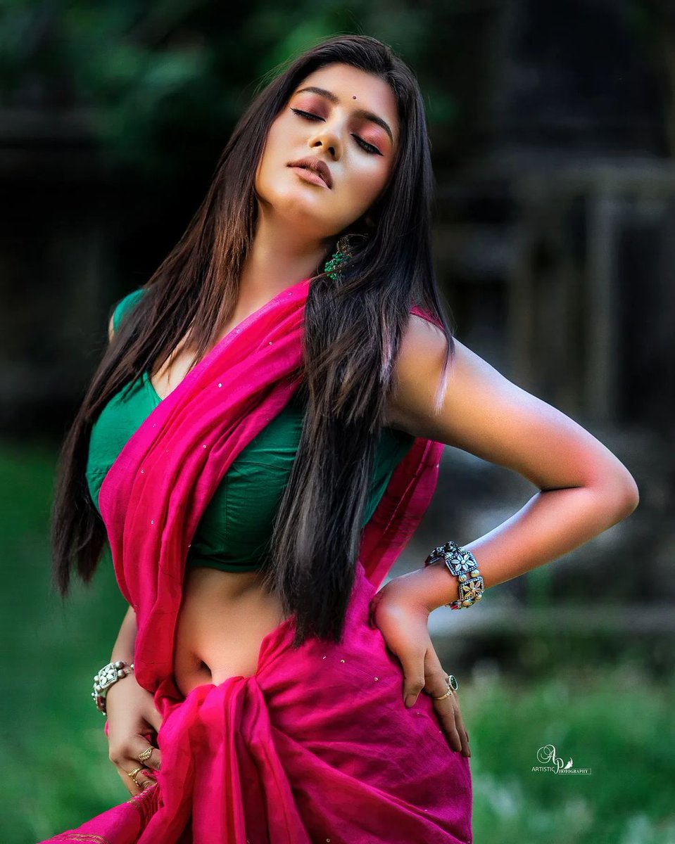 😍 ️ 🦋 : lady.bee___ Yours Framefully 🦋 @yoursframefully