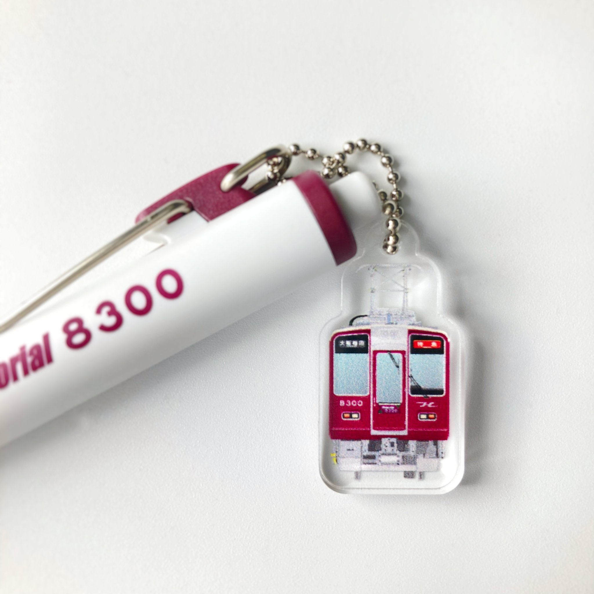 阪急電鉄 【公式】 on Twitter: "Memorial8300のオリジナルグッズより新商品登場！ 今回は、阪急電車8300系の前面デザインのチャームが付いたボールペン！ インクカラーは ...