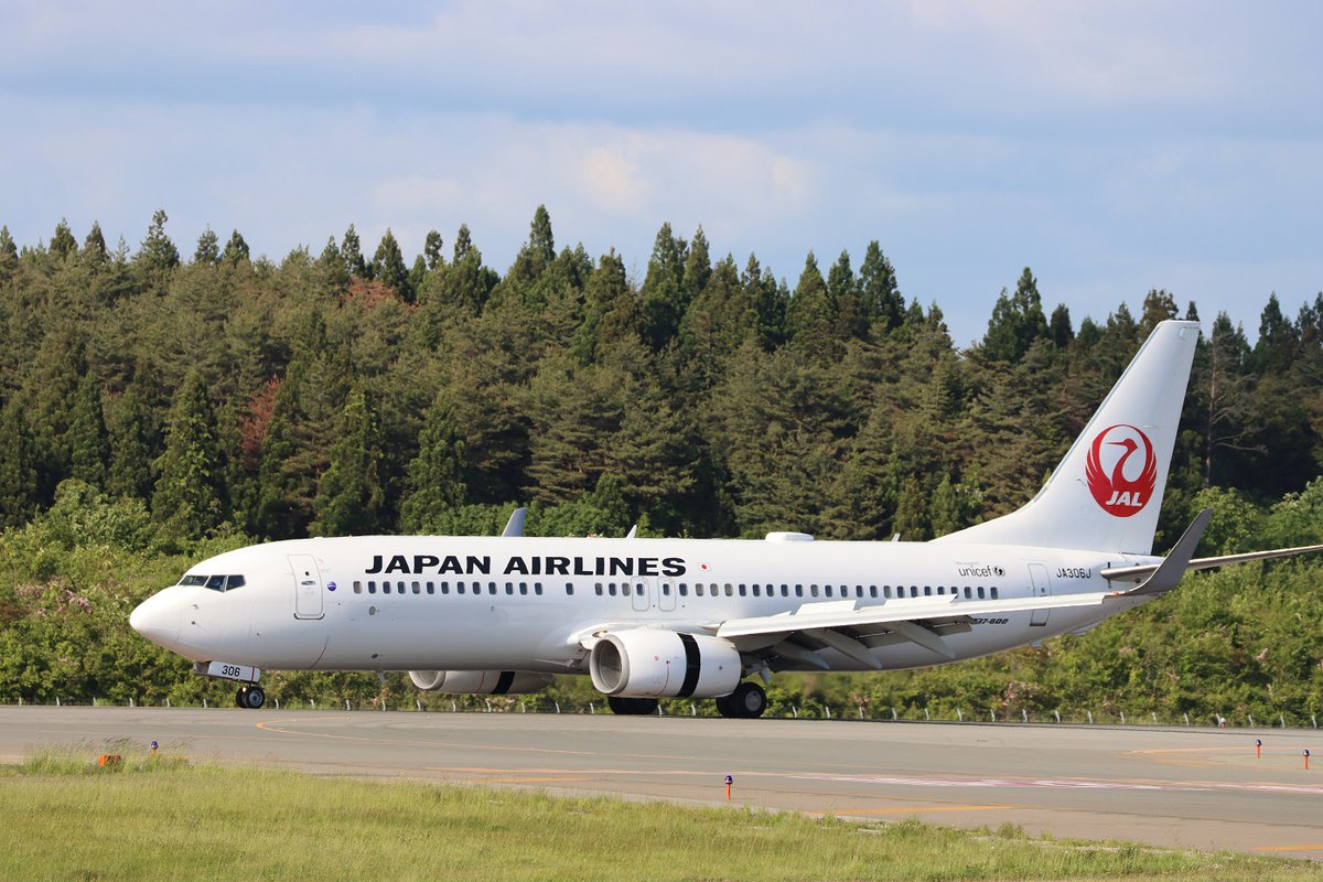 230系統 on Twitter: "5/24（水） ・1枚目 JA2174便 E170 JA212J ・2枚目 JL165便 B737-800 JA306J"