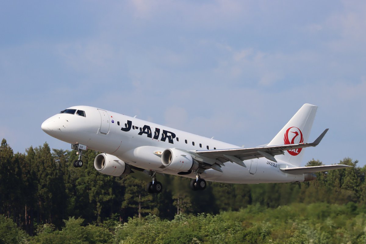 230系統 on Twitter: "5/24（水） ・1枚目 JA2174便 E170 JA212J ・2枚目 JL165便 B737-800 JA306J"