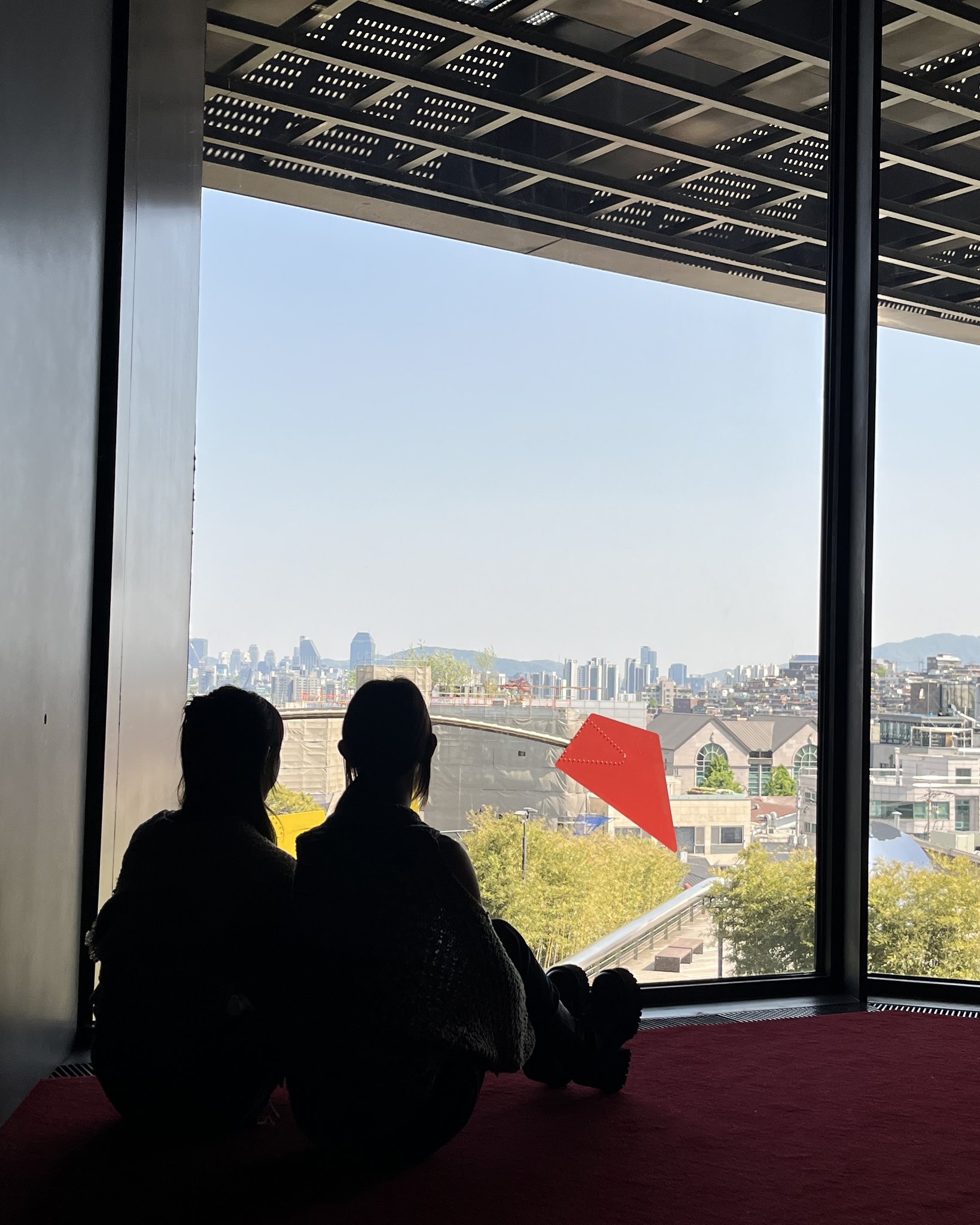 NewJeans on Twitter: "미술관 나들이 ☀️ #NewJeans #뉴진스 #About_Jeans #Year_of_NewJeans #LeeumMuseumofArt ...