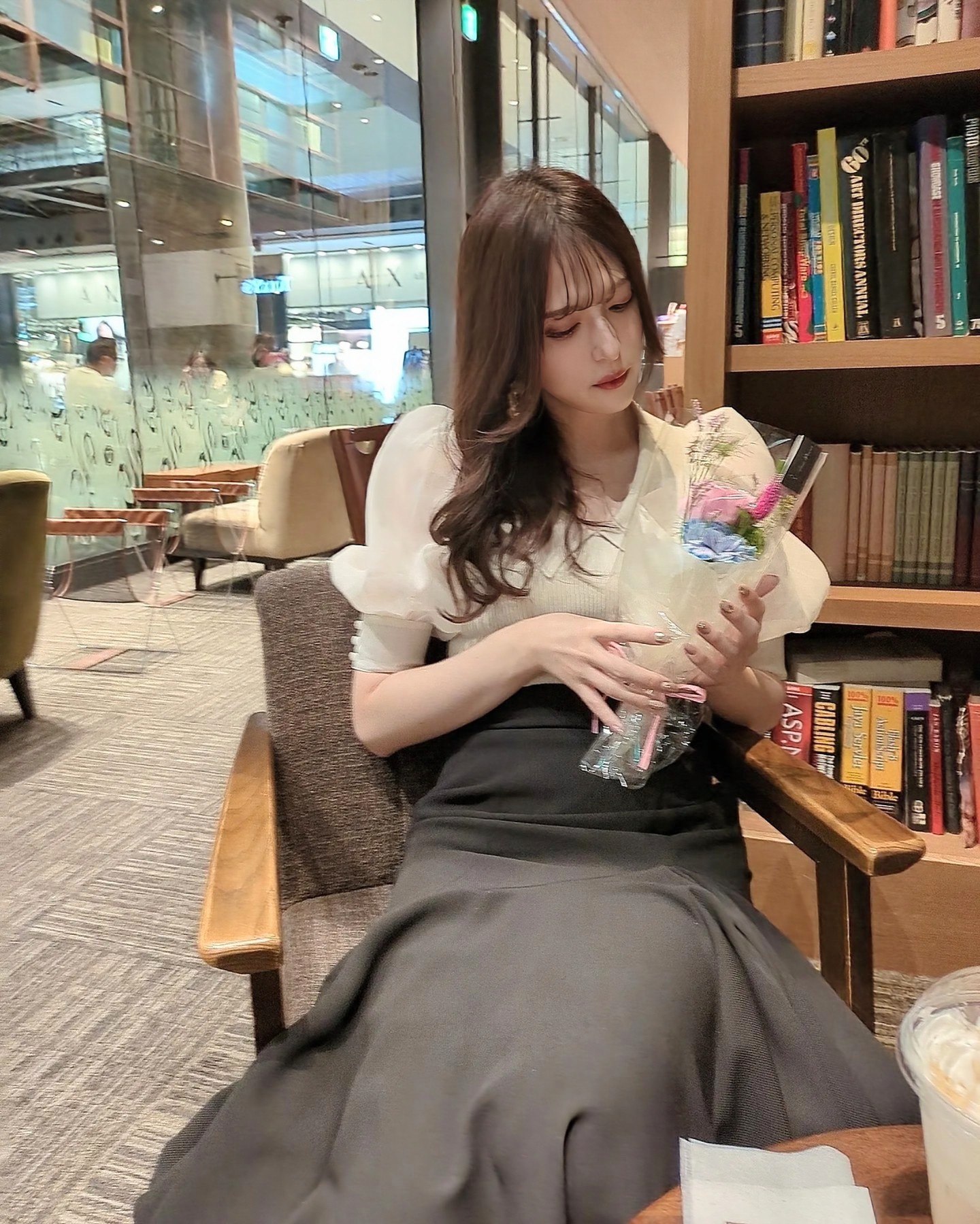 六華 Ricca on Twitter: "お友達が撮ってくれたこの写真、お気に入り 今月も締め日頑張りました https://t.co/RwxCew3pns" / Twitter