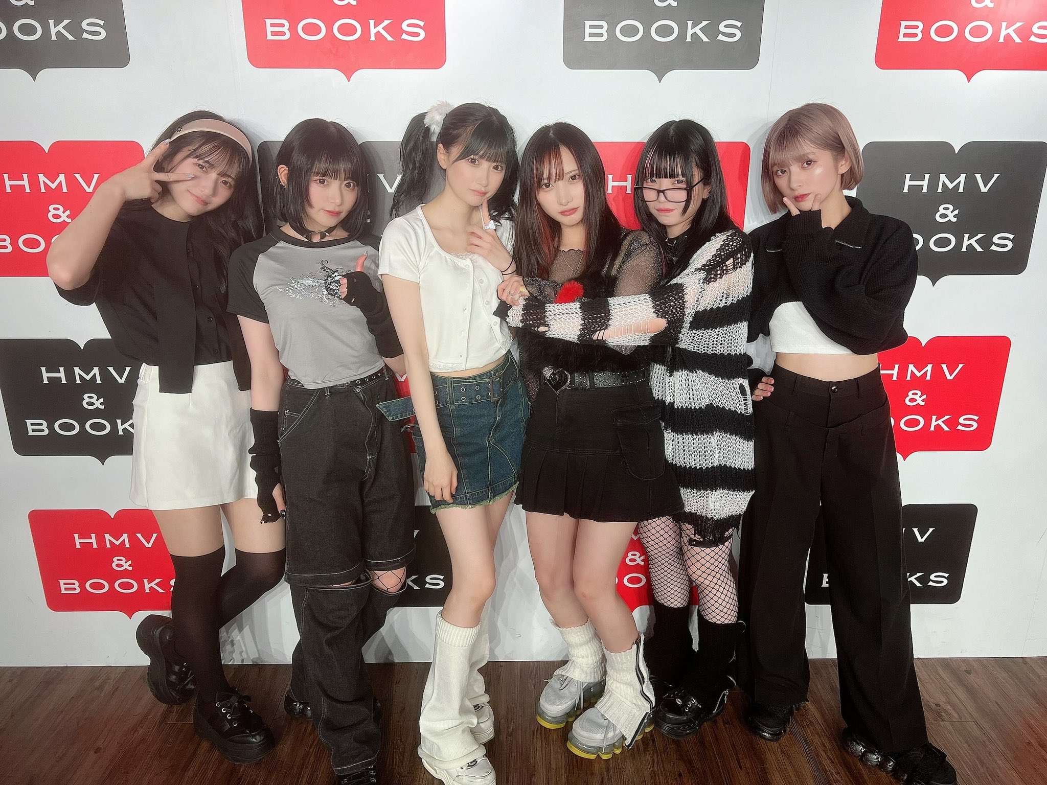 MEWM on Twitter: "本日は「HMV&BOOKS SHIBUYA」にて予約リリイベありがとうございました🫶💕 予約リリイベ最終日は5/31のリミスタになります 衣装はナース💉 ...