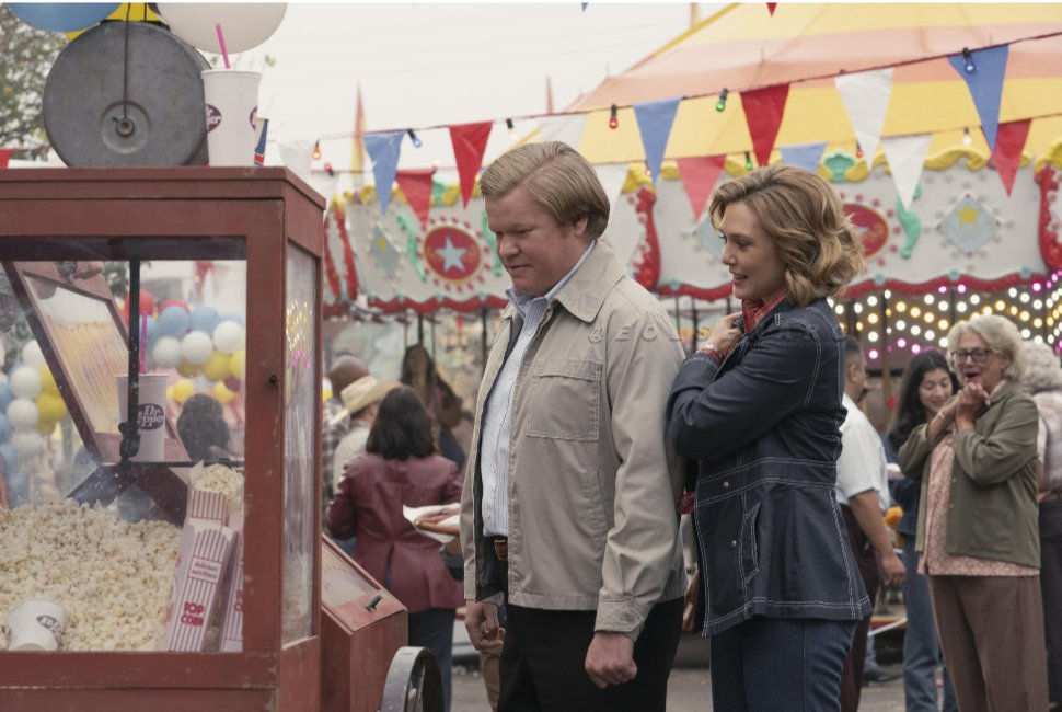 Elizabeth Olsen Argentina on Twitter: "Elizabeth Olsen junto a Jesse Plemons"