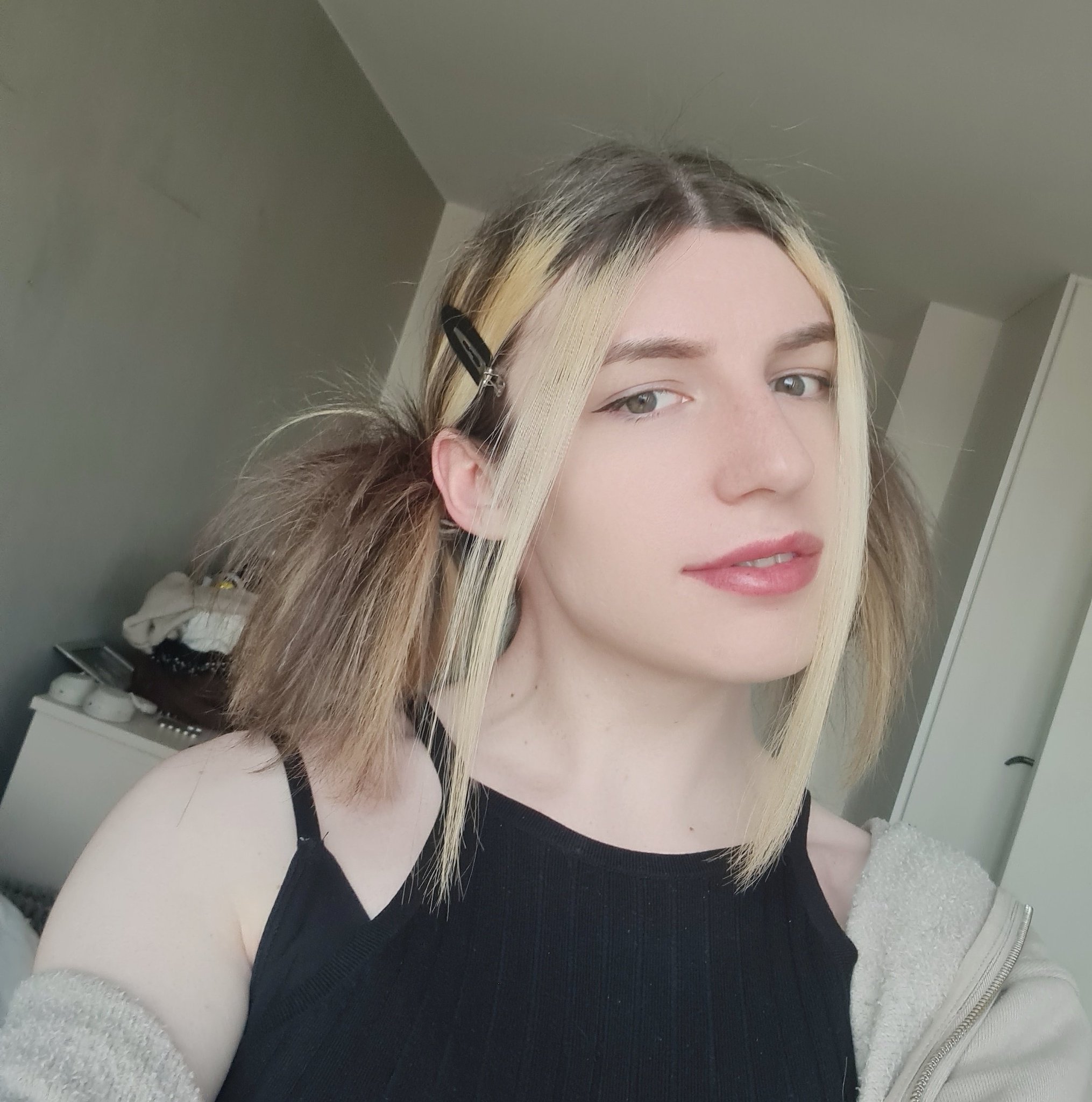 Izzy💫 E(💊)-girl 🏳️‍⚧️ on Twitter: "Me vs my pet Qrt and show me you and your pet https://t.co ...