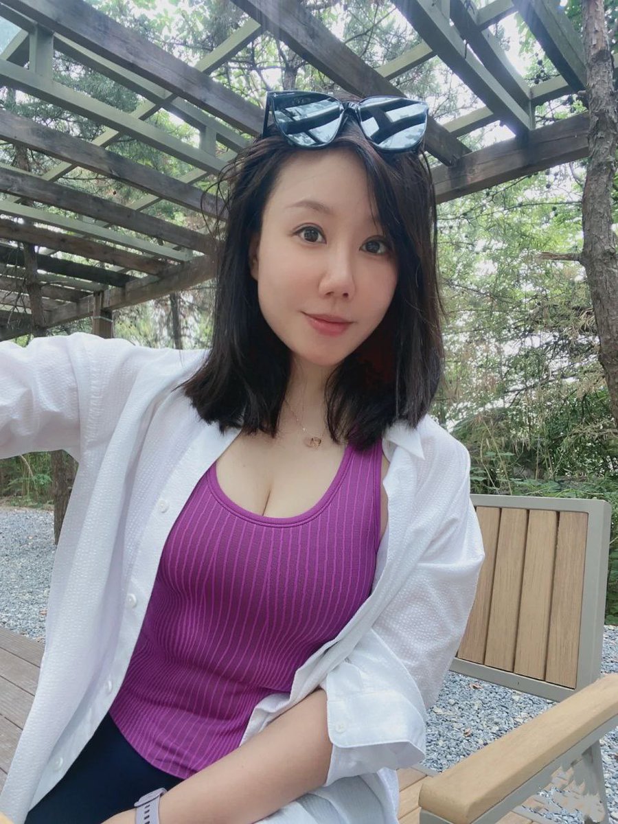 35戴骚的姨妈💫 On Twitter 姨妈我今天在公园里,突然想上厕所,女厕满了,第一次进了男厕所方便。蹲下尿尿的时候,因为刺激感导致阴道突然收紧了🥹 好刺激,找个伙伴一起吖
