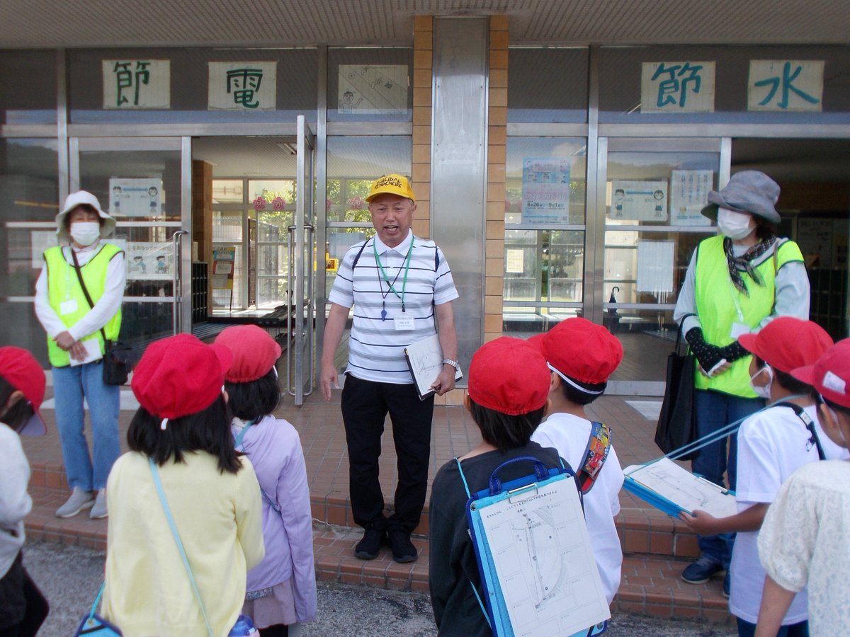 生駒南第二小学校(公式) On Twitter 524 校外学習で、1年が野鳥公園に、2年が163号線沿いの大型店舗方面に見学に行きました。今回も、地域ボランティアの方に付き添って