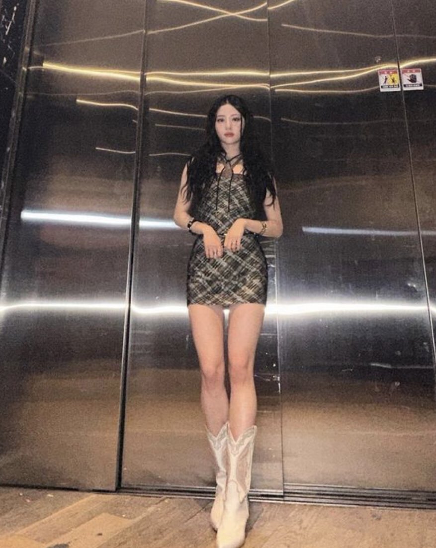 Nini on Twitter: "Yunjin Height : 172 (5’8) Weight : 53kg (117lbs) BMI : 17.8 https://t.co ...