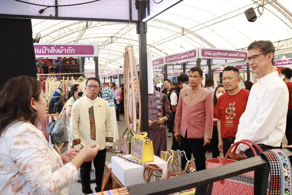 วุฒิสภา on Twitter: "วุฒิสภา ลงพื้นที่ทดสอบผลิตภัณฑ์เครื่องเงินและผ้าทอน่านภายในงาน “Inno ...