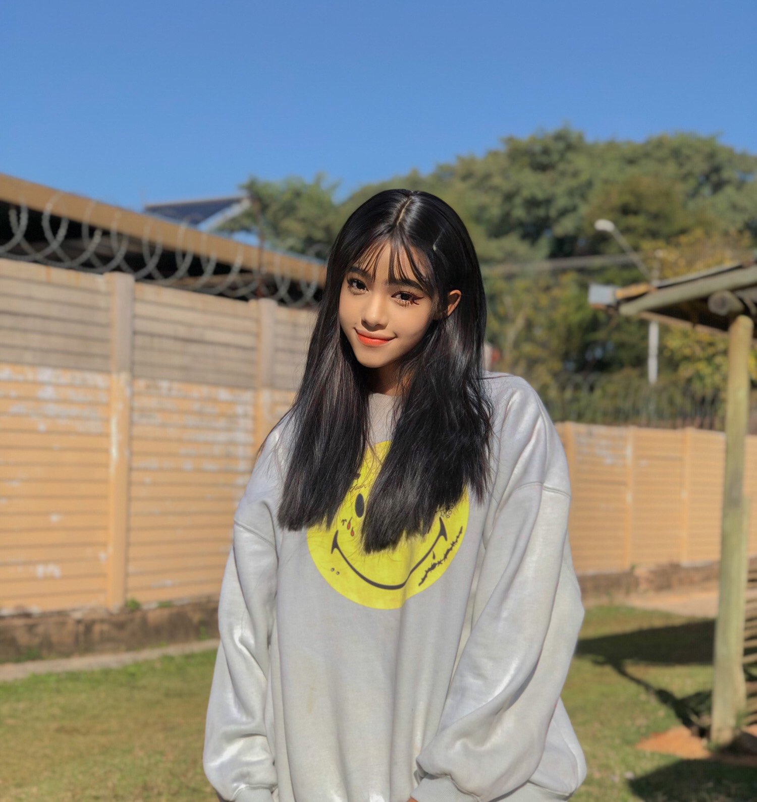 Ammy on Twitter: "Just touching grass https://t.co/w1sv5EsM4D" / Twitter