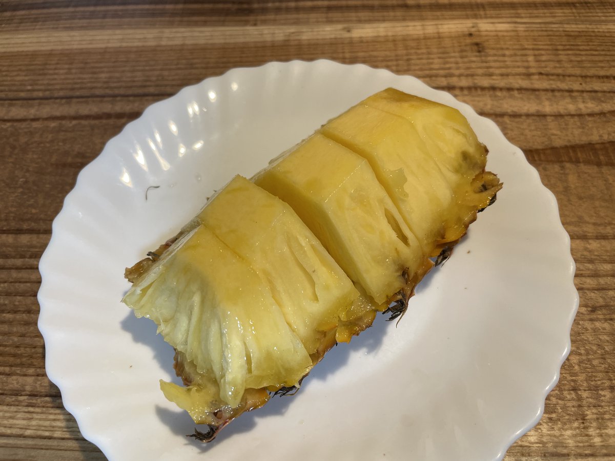 ぬまがさワタリ On Twitter パイナップル、うまくさばいておいしく完食できました。ウロコに気をつけてとか背びれに毒があるとかアドバイスしてくれた皆、ありがとう。アラ汁もつくるね