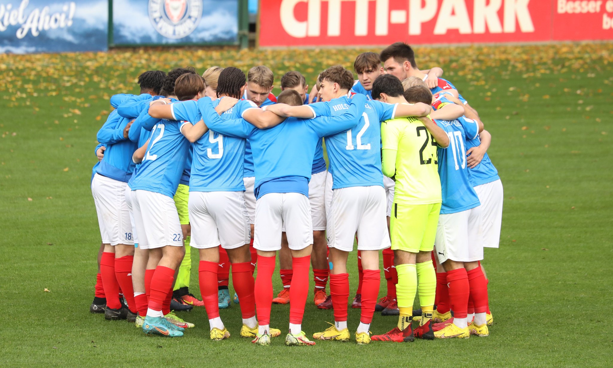 Holstein Kiel on Twitter: "Pokalfinale für unsere U19 in Lübeck! Auf geht's! 🏆 Unsere ...