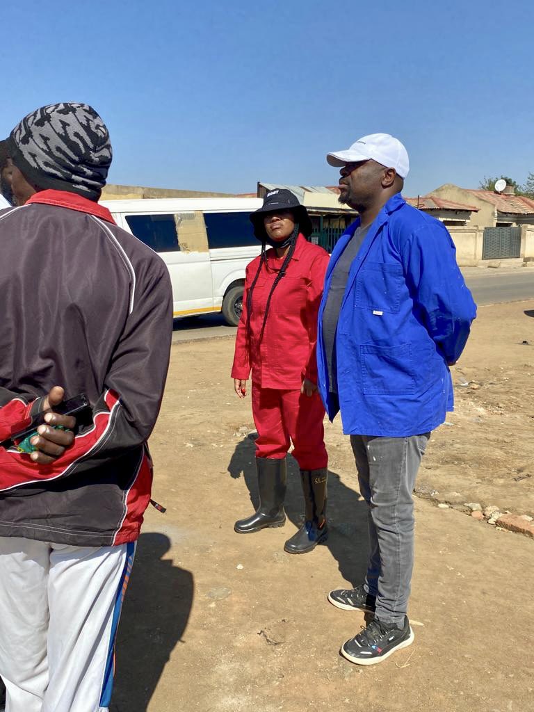 Nthabiseng Tshivhenga on Twitter: "Engaging taxi operators at “Small Jozi” taxi rank regarding ...