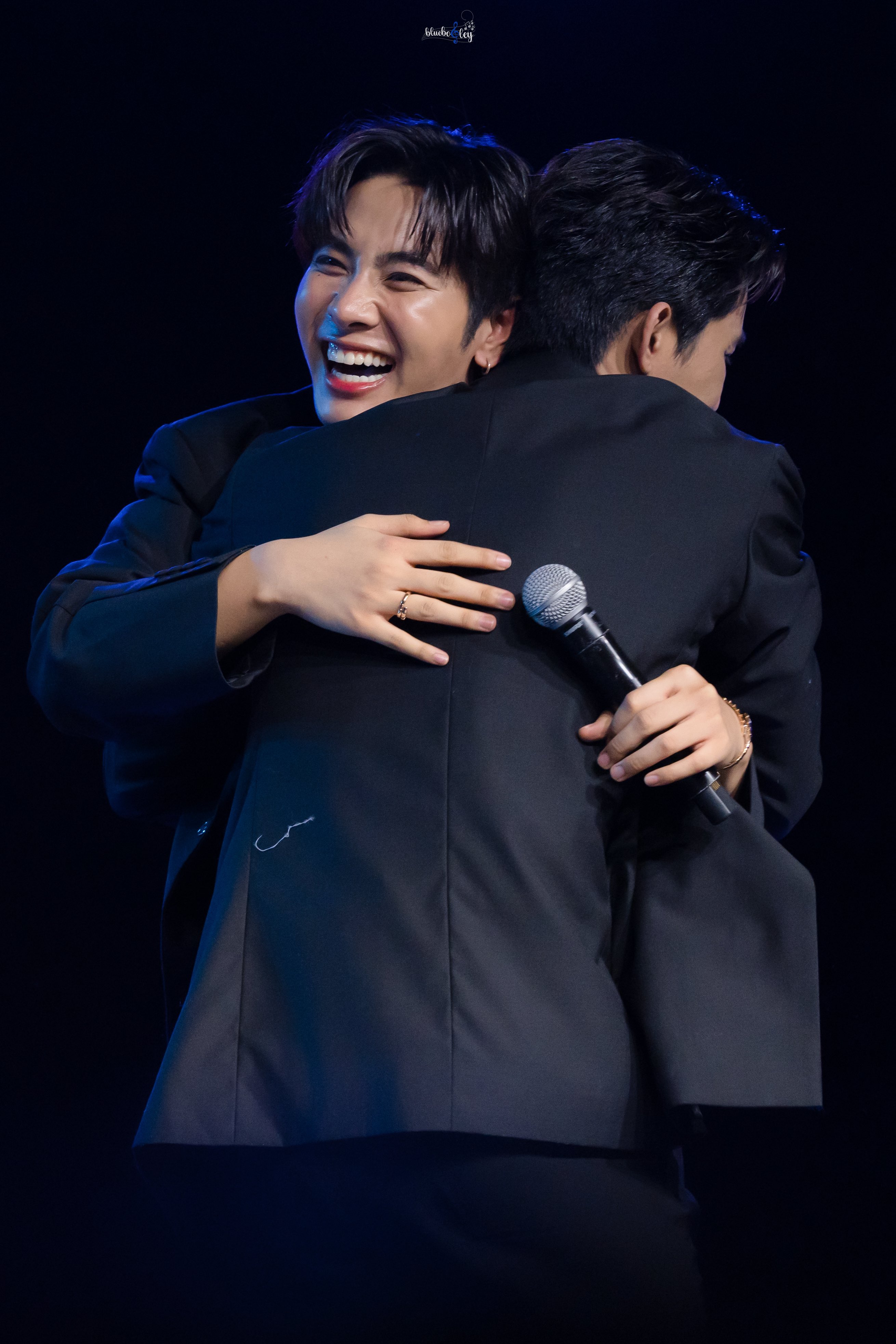 adonis.m (@Roxass_eon) / Twitter