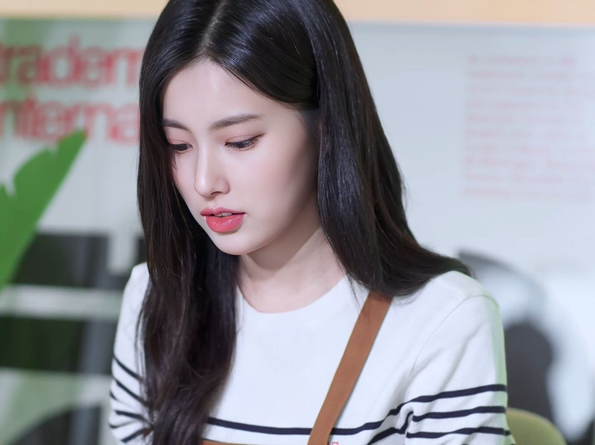 나는 광배를 믿어 on Twitter: "RT @hyemsta: Artist Kang Hyewon 🎨 🖍️ #강혜원 #カンヘウォン"