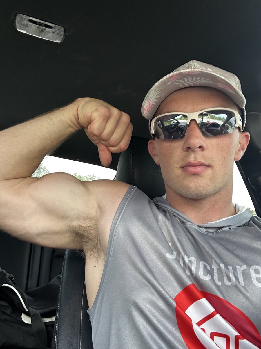 Alpha Axel on Twitter: "Sniff"