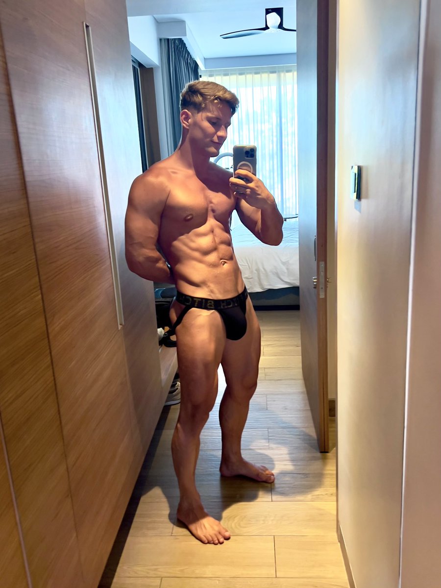 DanielKnightFans on Twitter: "RT @DanielKnight93: Rt if you would kneel 😈"