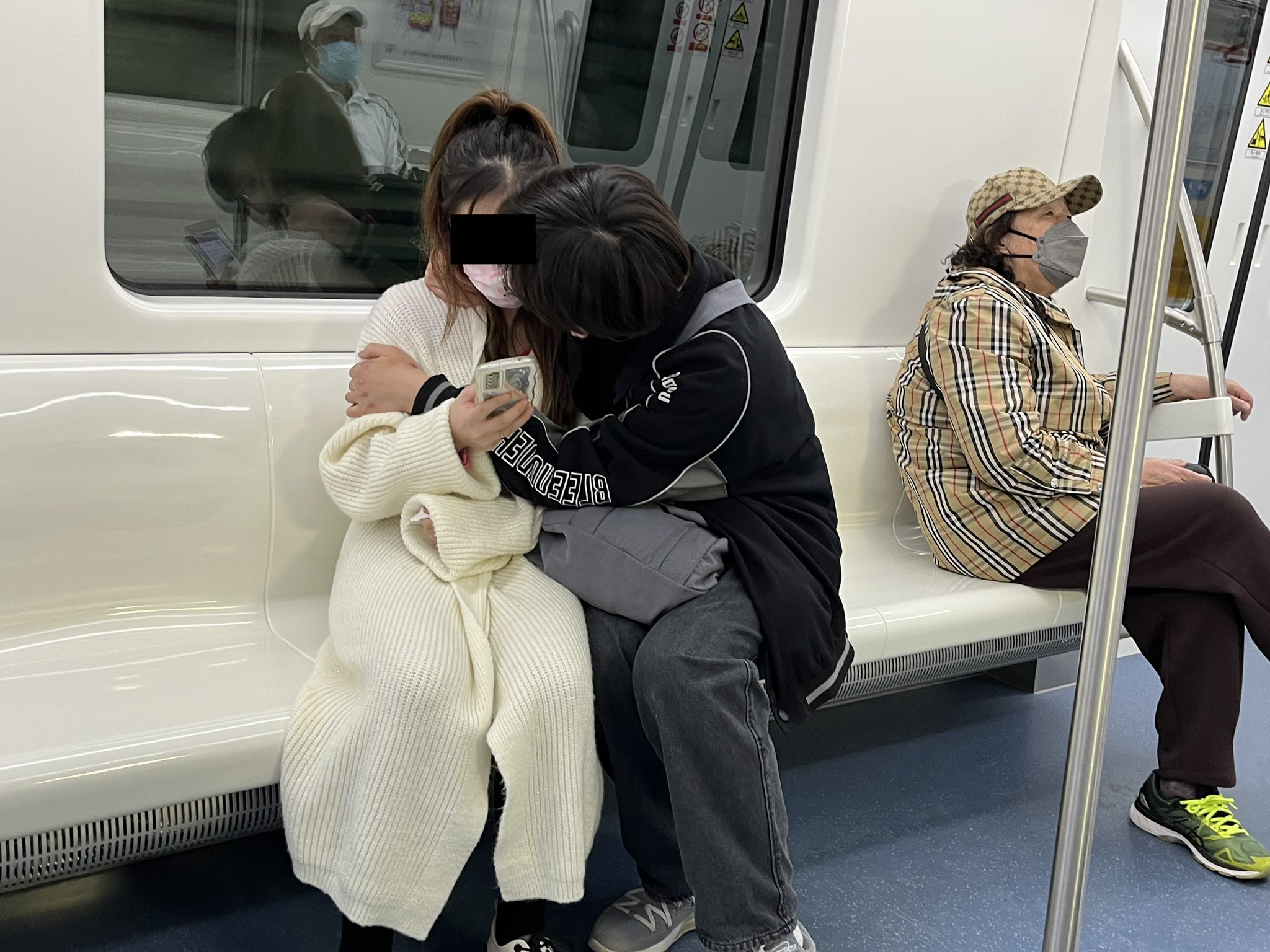 Man In Dalian 〜大連の片隅から〜 On Twitter 部活、バイト、おしゃれを経験せず、恋愛も校則で禁止。制服は校名入りのジャージで、勉強一筋の大連の高校生。 大学入学後も