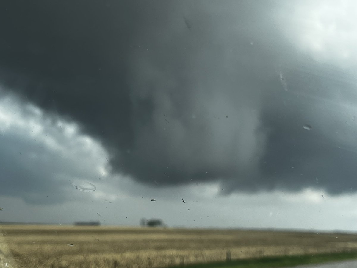 DFWStormChasers on Twitter: "RT @Wicky_dubs_WX: Rapidly rotating wall cloud sitting on the ...